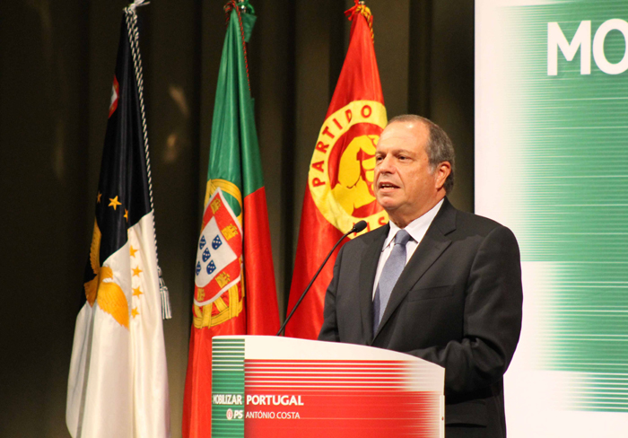 “O PS deve ser mais forte e não andar a reboque de outros partidos ...